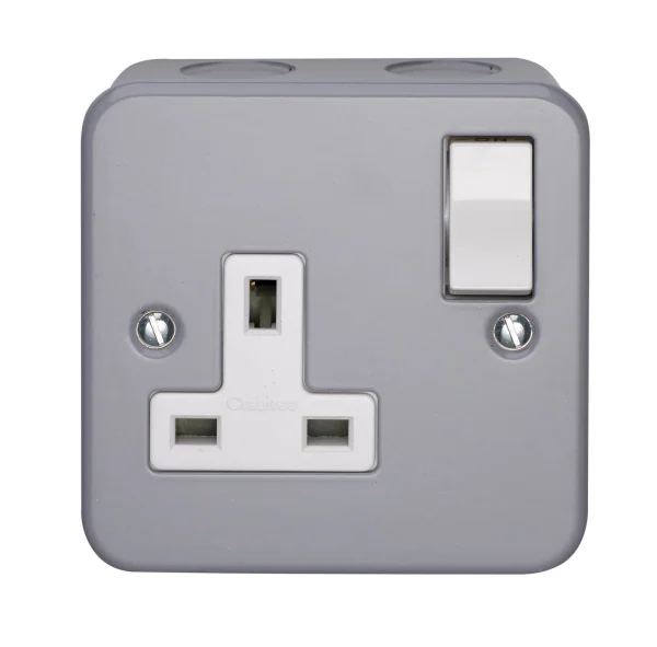 Crabtree 13A 1 Gang Single Pole Switched Metal Clad Socket – Go Magpie ...